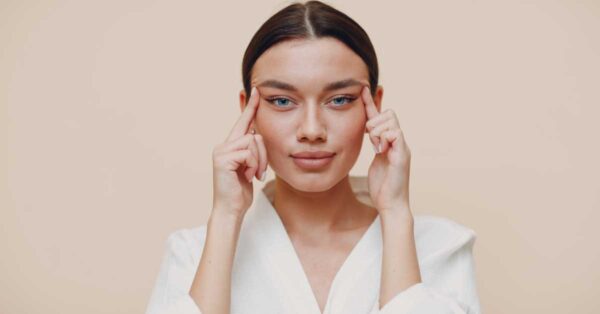 7 exerciții faciale pentru riduri [2022] - Sanelina cosmetică premium ...