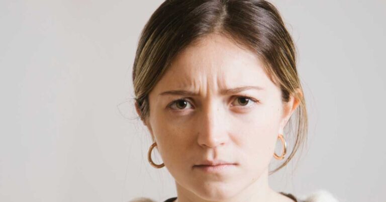 Riduri între sprâncene – cum scăpăm de ele? – Sanelina cosmetică ...